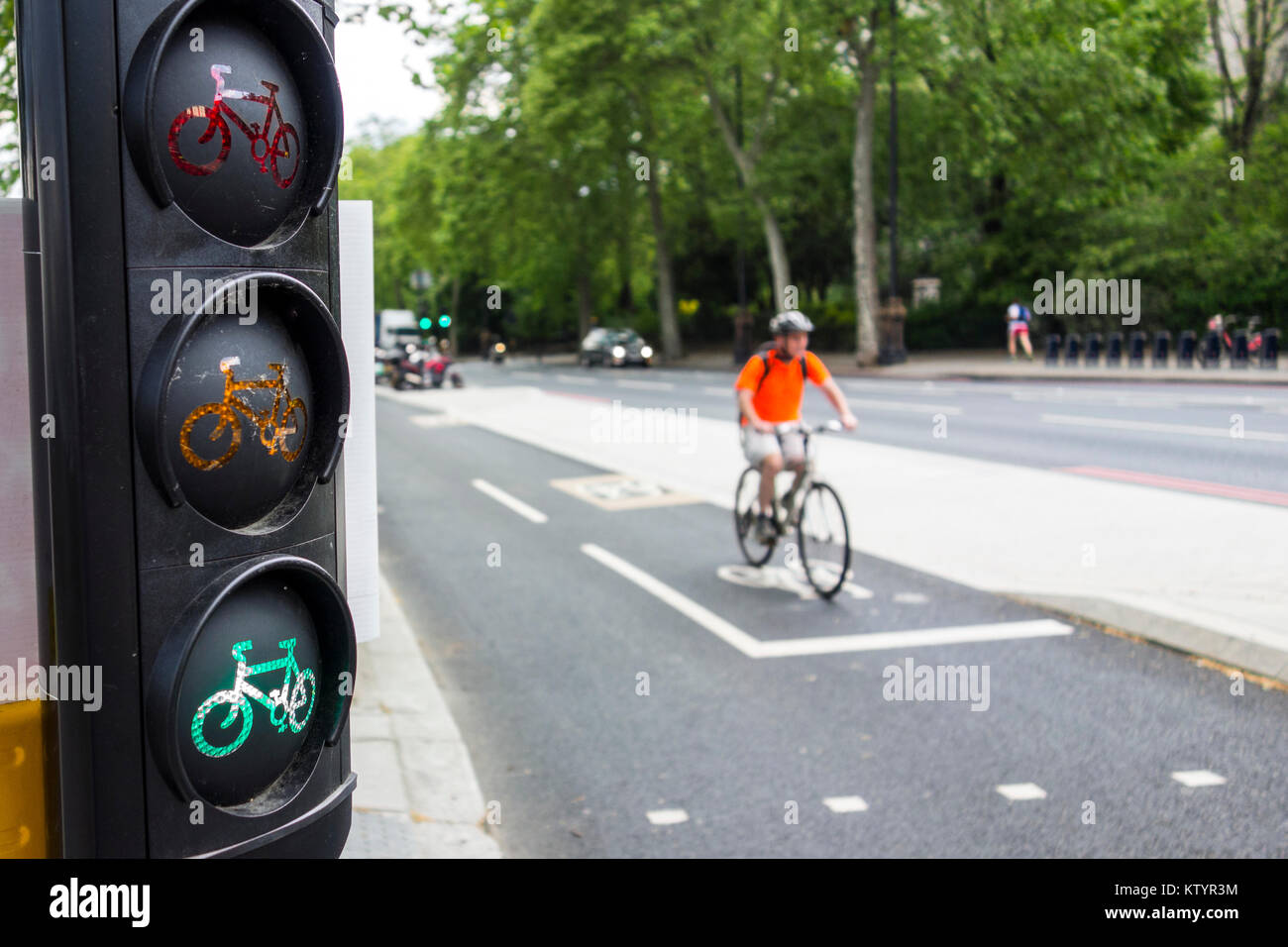 Cycle traffic lights for pedestrian crossing East-West Cycle ...