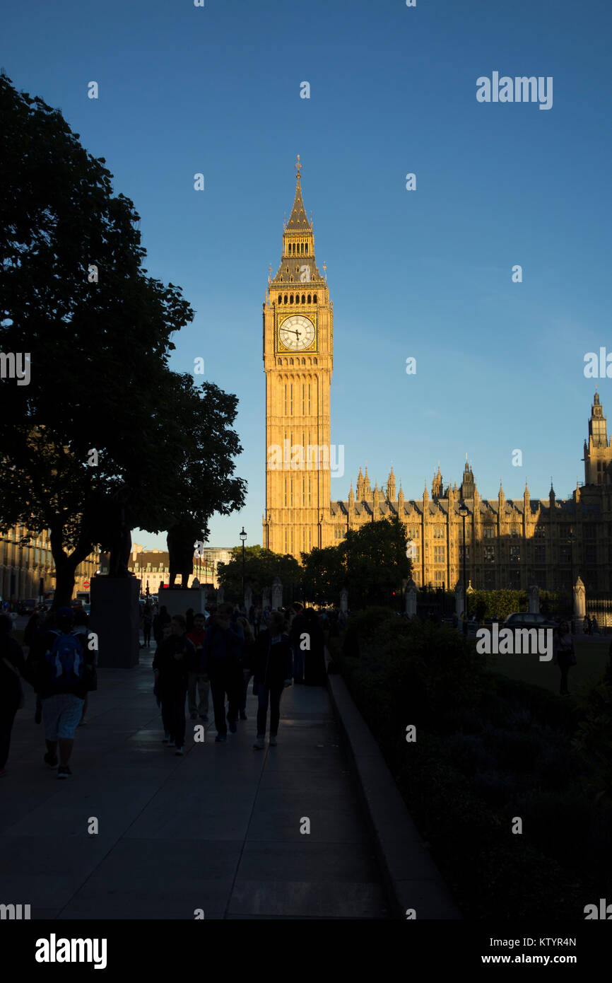 Elizabeth tower houses of parliament hi-res stock photography and ...