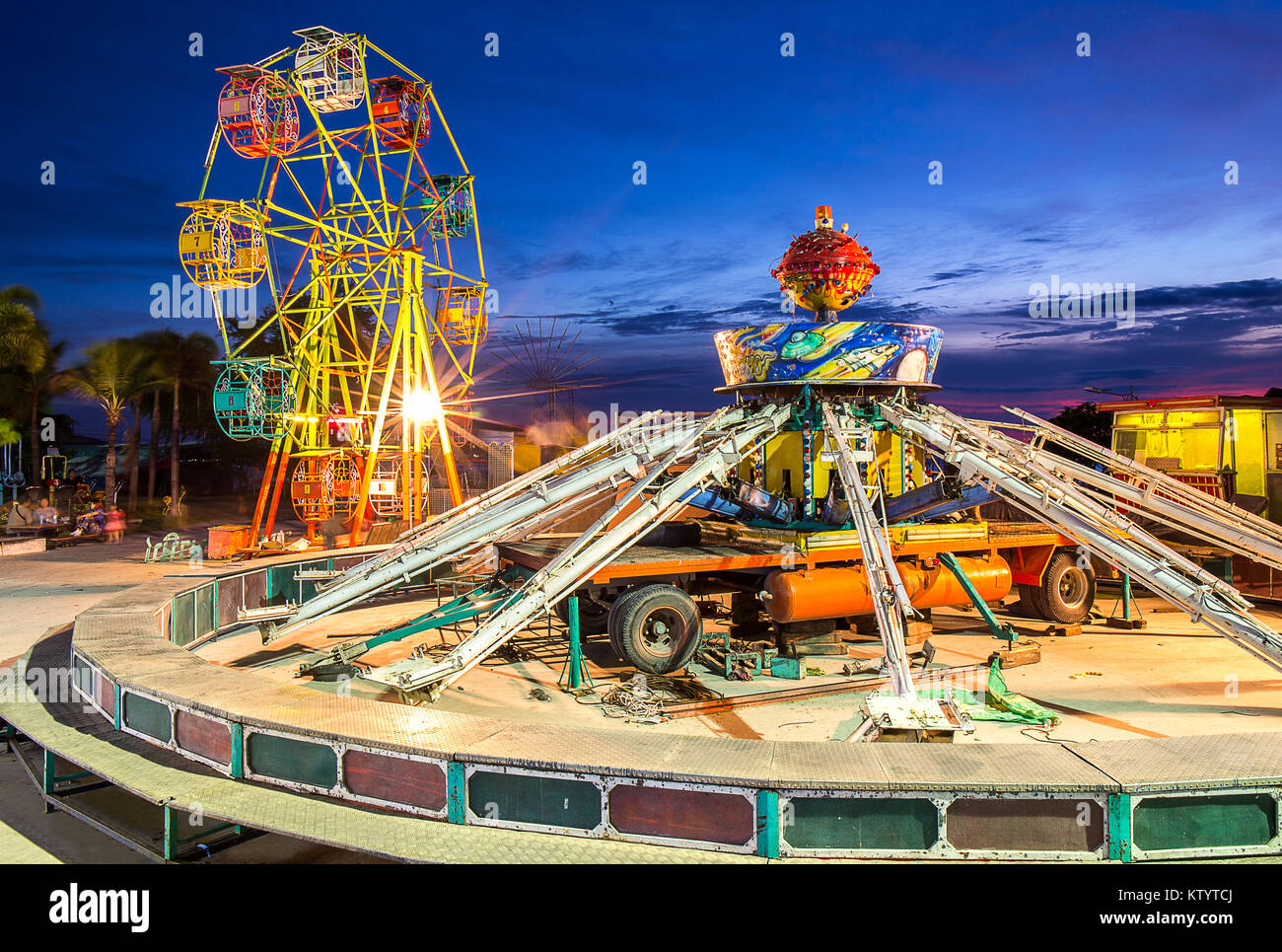 Fairground ride gravity hi-res stock photography and images - Alamy