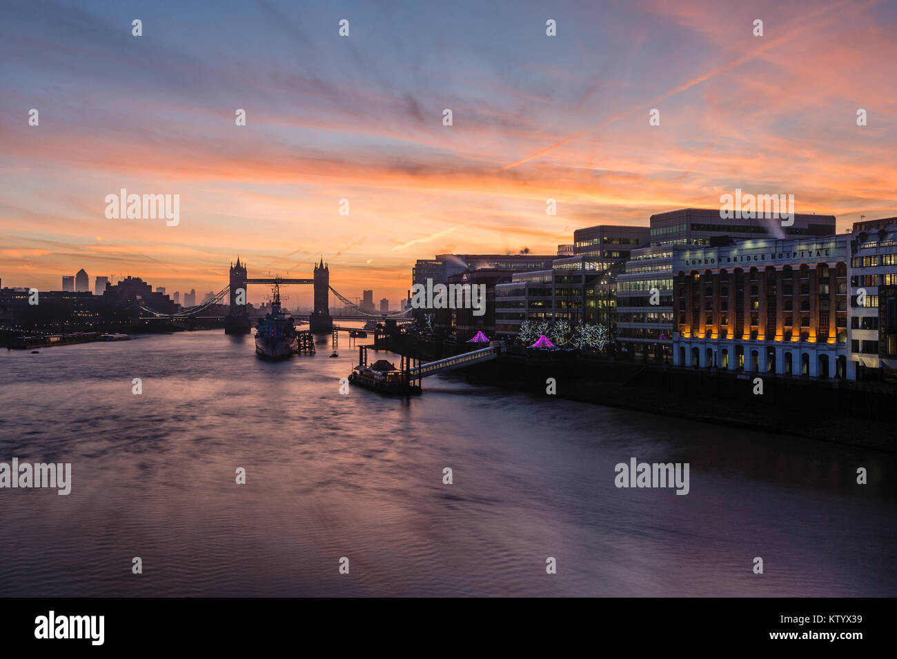 Sunrise Over Tower Bridge Stock Photo - Alamy