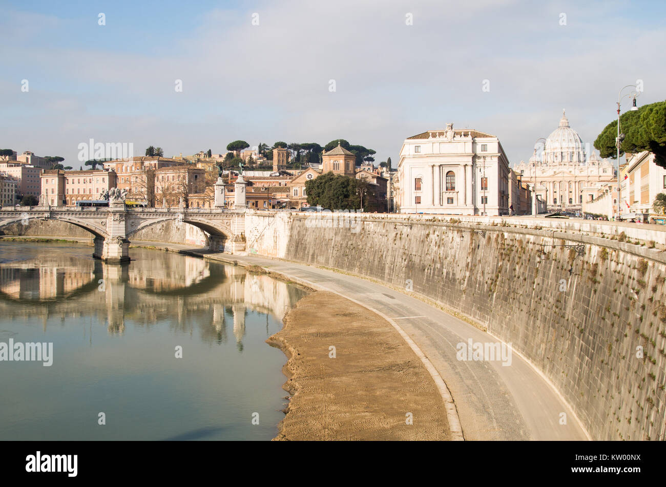 Street scene in rome hi-res stock photography and images - Alamy
