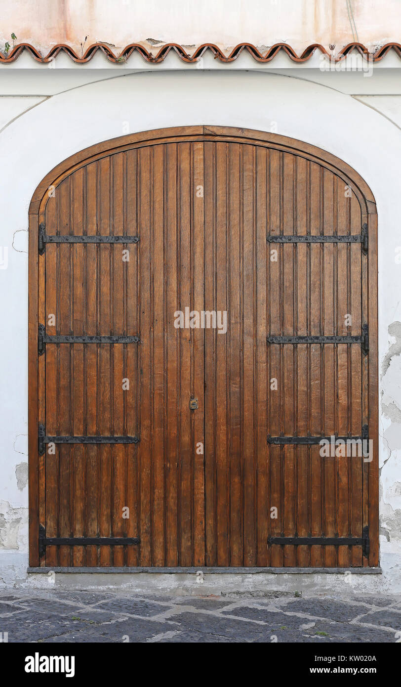 Wooden arch door hi-res stock photography and images - Alamy