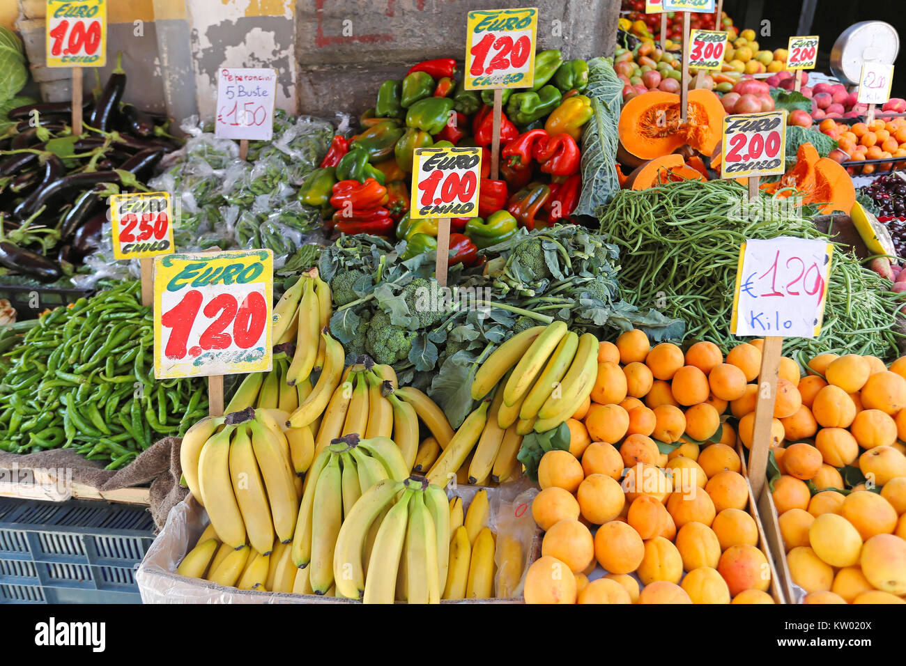 Corner stall hi-res stock photography and images - Alamy