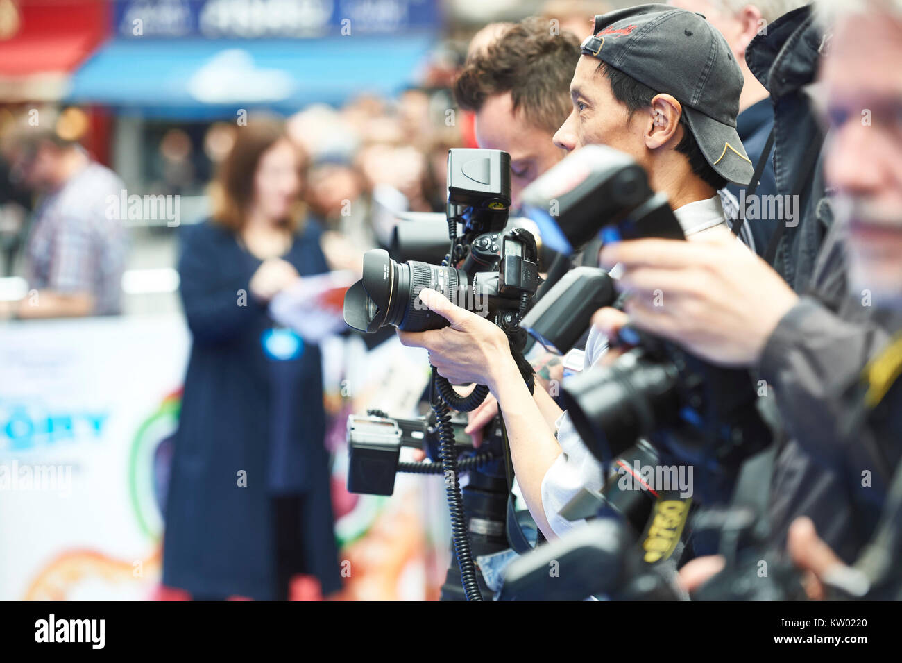Press scrum hi-res stock photography and images - Alamy