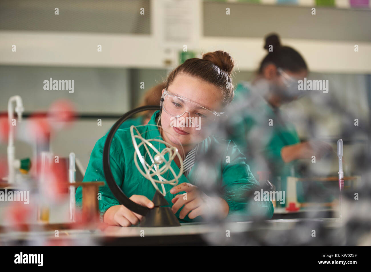 Secondary science lesson hi-res stock photography and images - Alamy