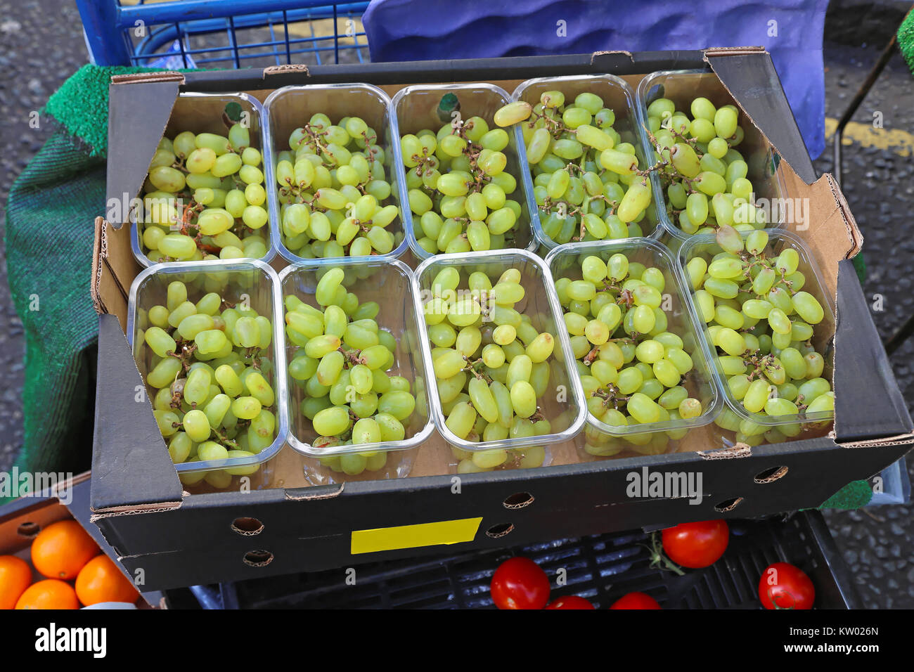 Grapes in trays hi-res stock photography and images - Alamy