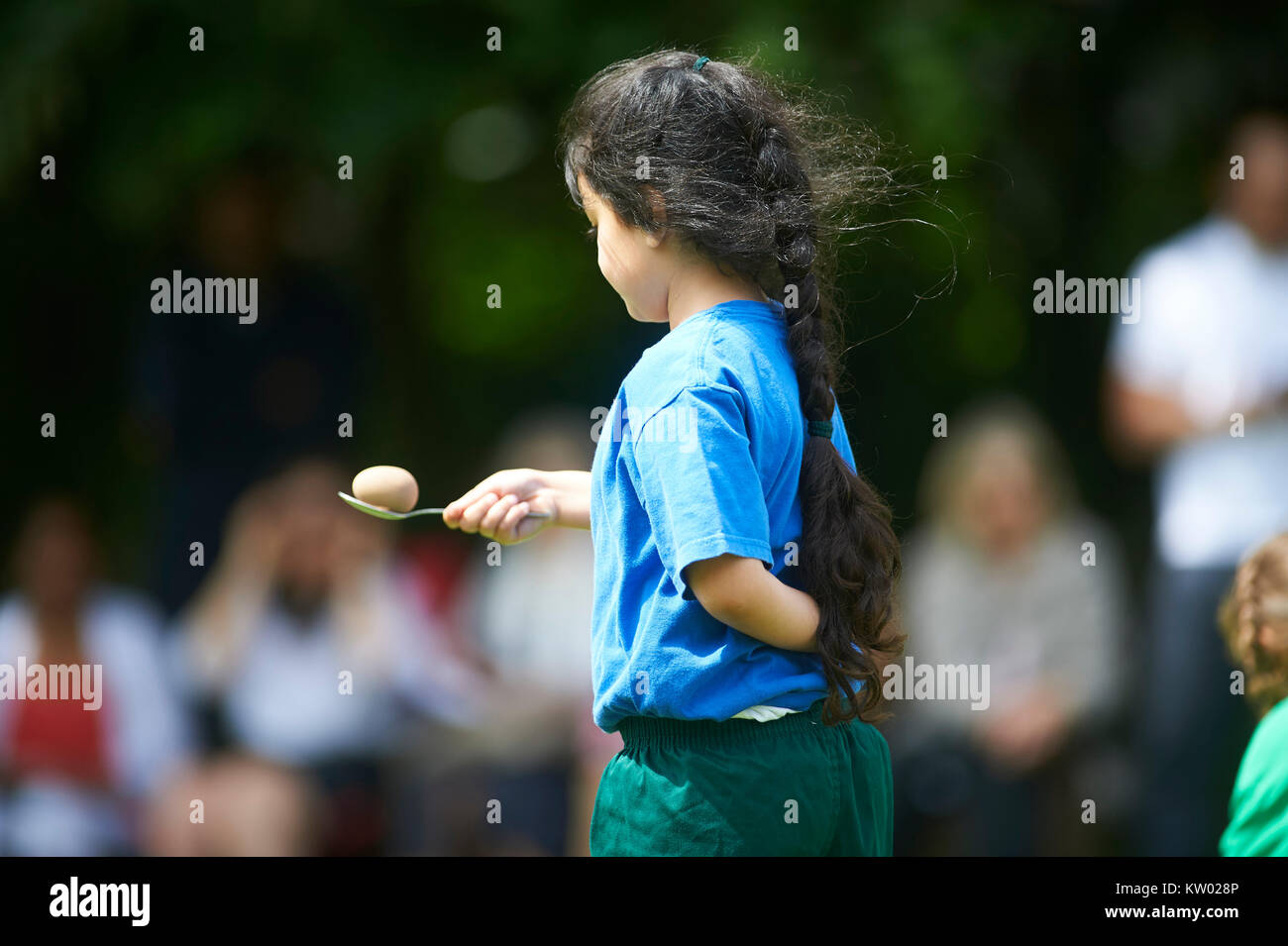 School spoon and egg race hi-res stock photography and images - Alamy