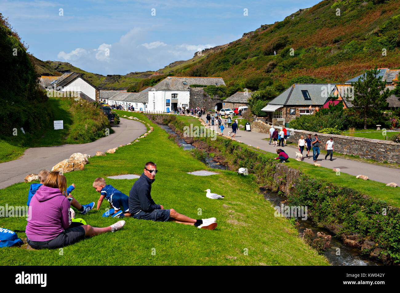 The cornish village of boscastle hi-res stock photography and images ...