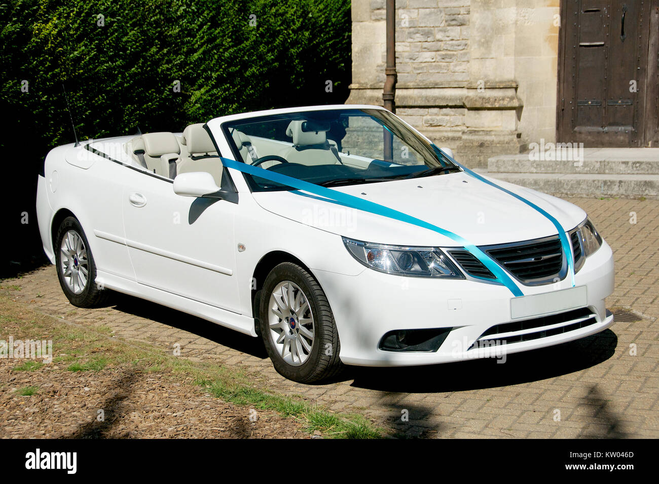 White convertible car for a wedding Stock Photo - Alamy