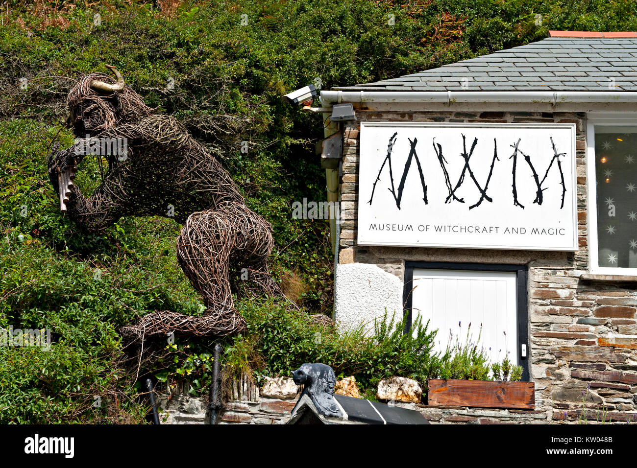 The museum of witchcraft boscastle hi-res stock photography and images ...