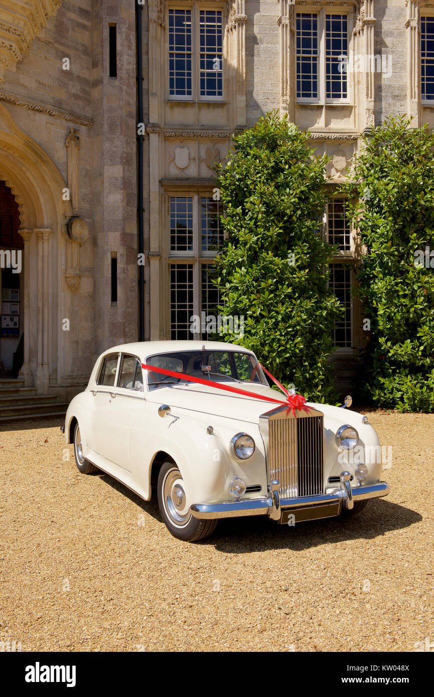 Classic rolls royce wedding car hi-res stock photography and images - Alamy