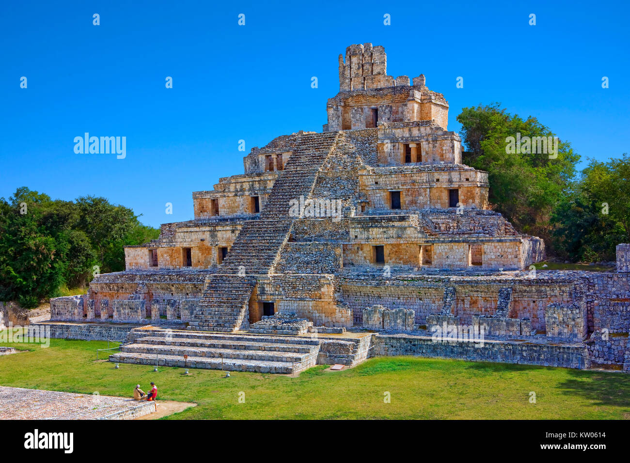 Edzna pyramid in Yucatan Stock Photo - Alamy