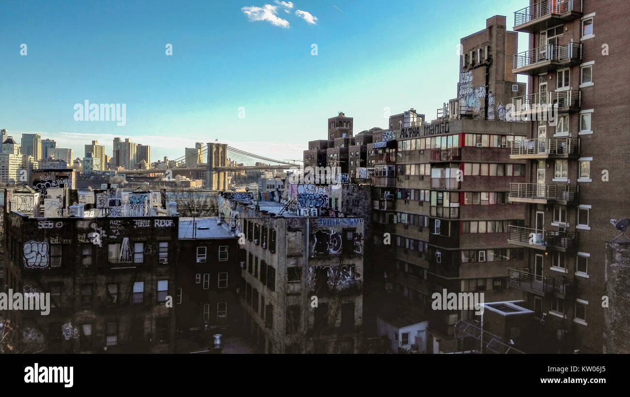 Manhattan bridge apartment buildings new hi-res stock photography and ...