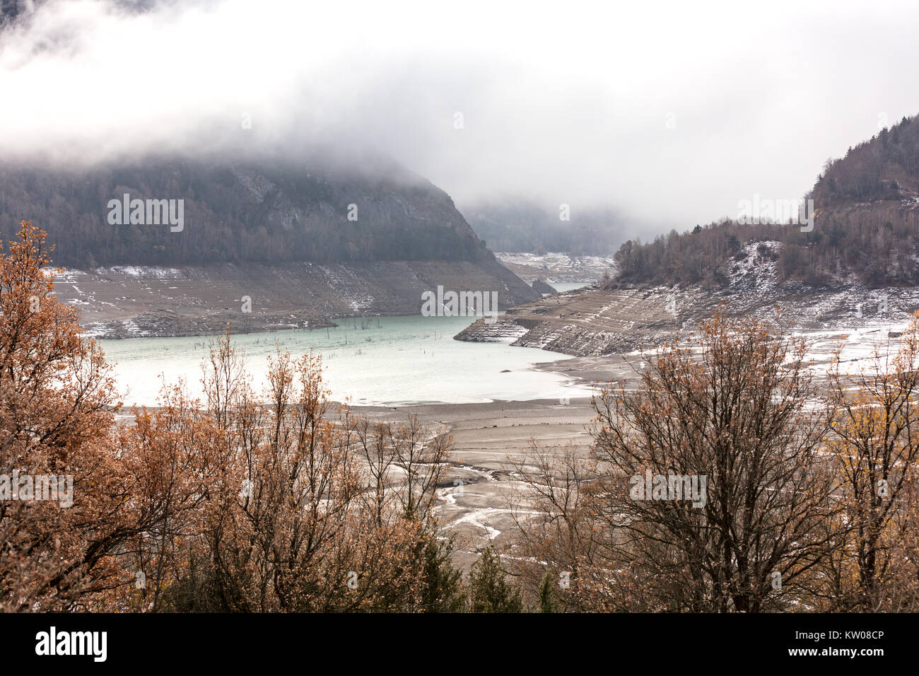 Empty water reservoir hi-res stock photography and images - Alamy
