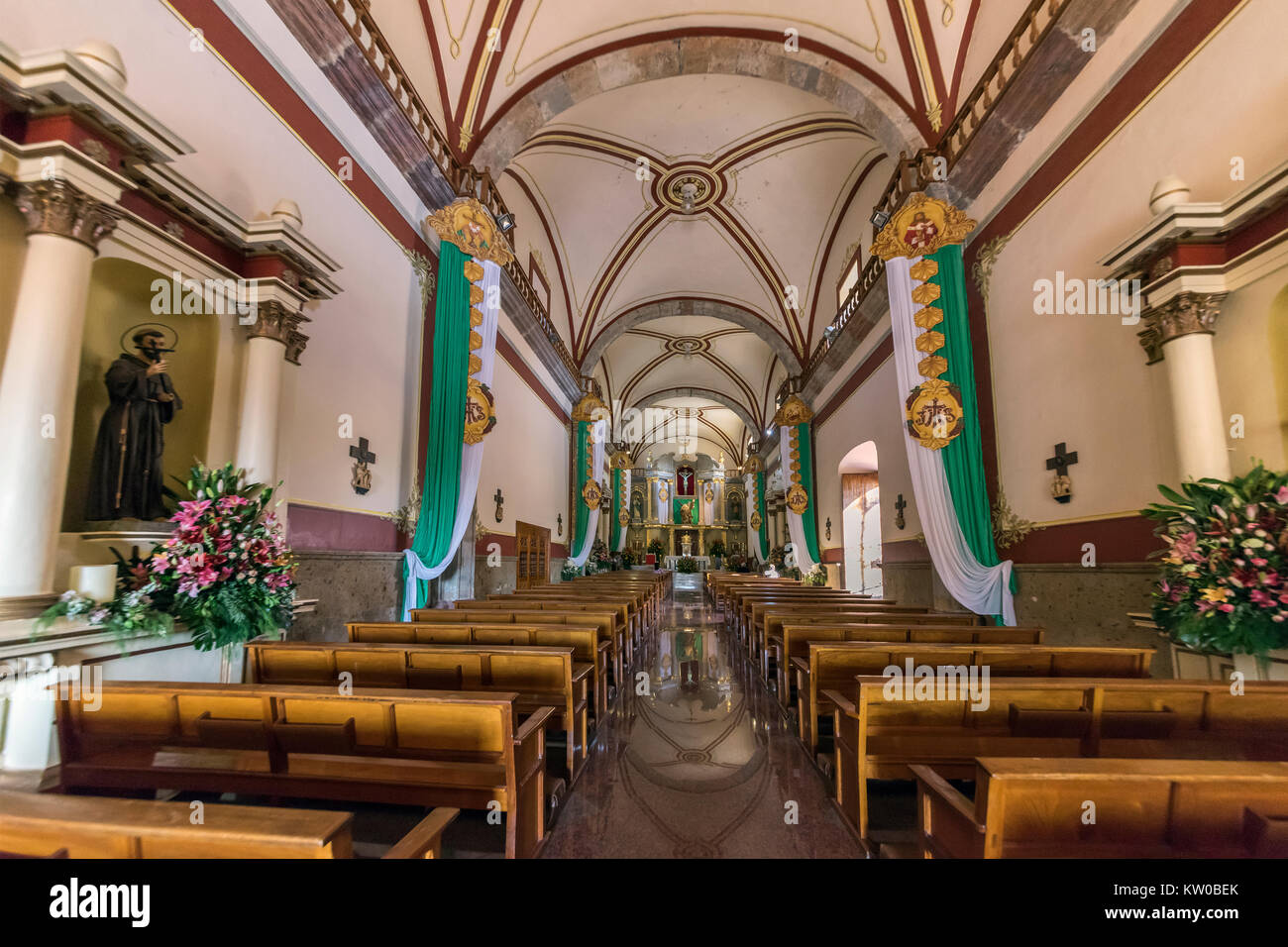 Interior of San Andres Catholic Church, Chapala, Mexico Stock Photo - Alamy