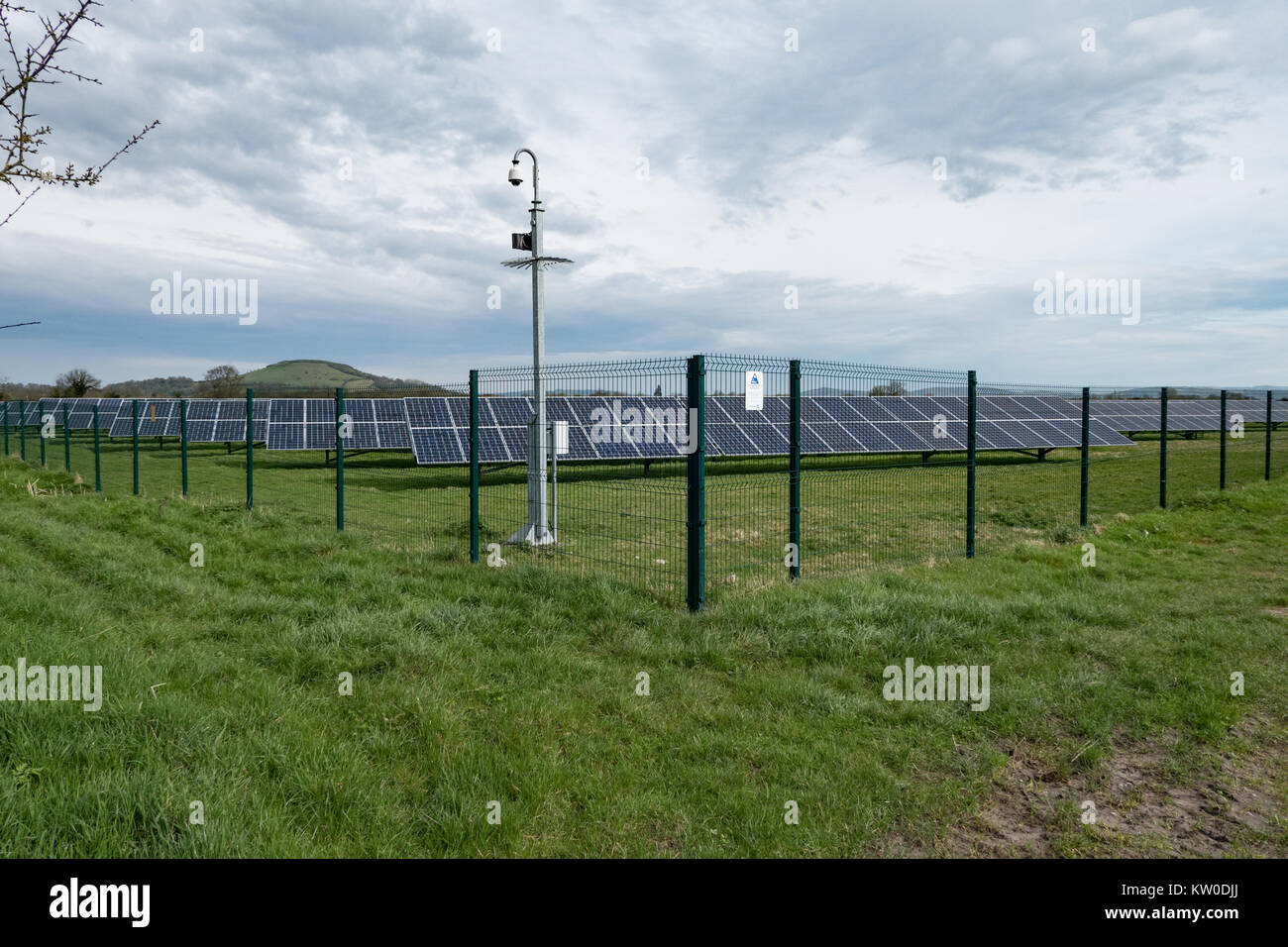 Solar panel field england hi-res stock photography and images - Alamy