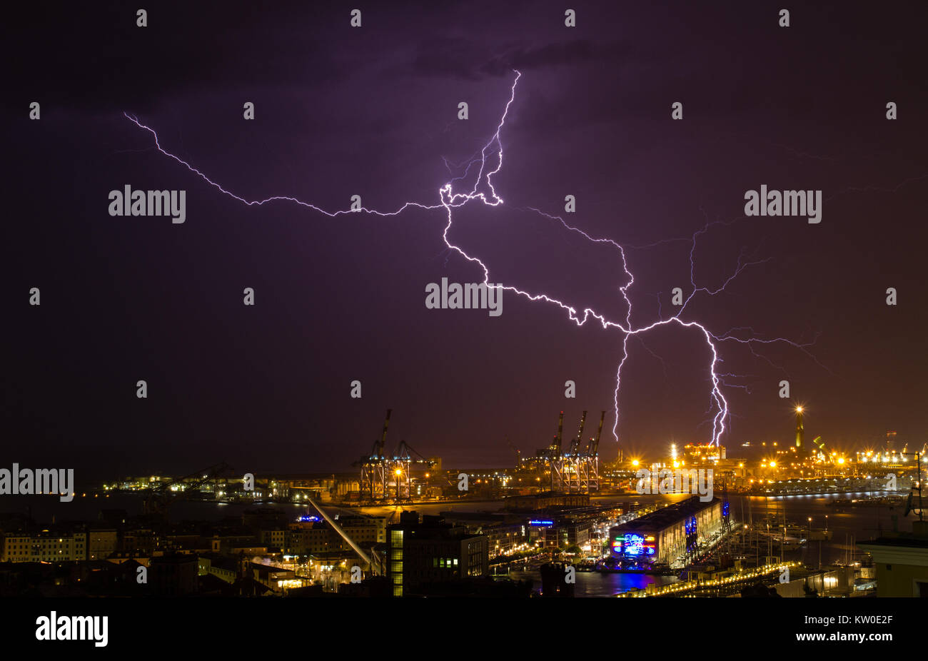 Night thunder hi-res stock photography and images - Alamy
