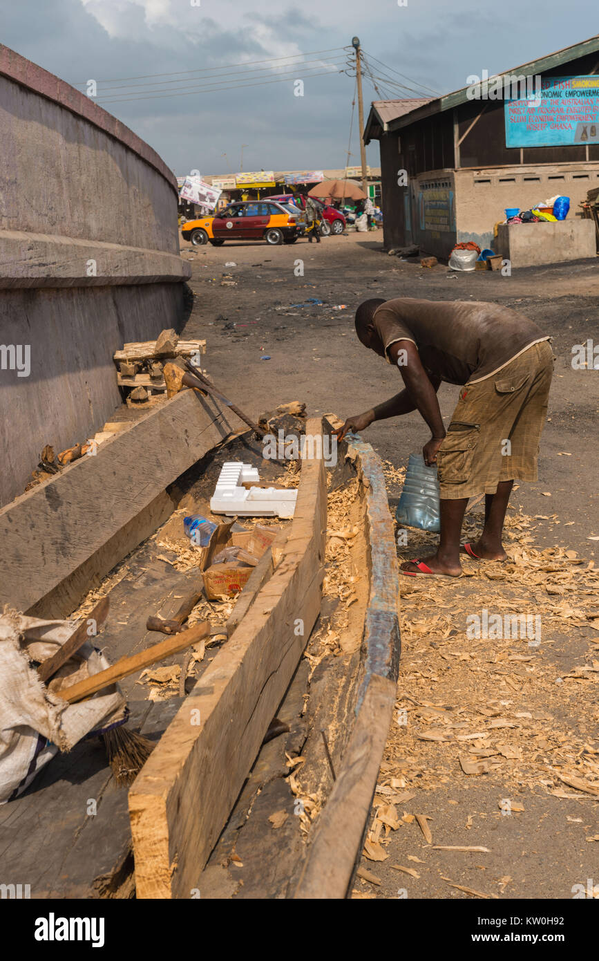 Building a fishing boat out of a single tree trunk, Jamestown Fishing ...