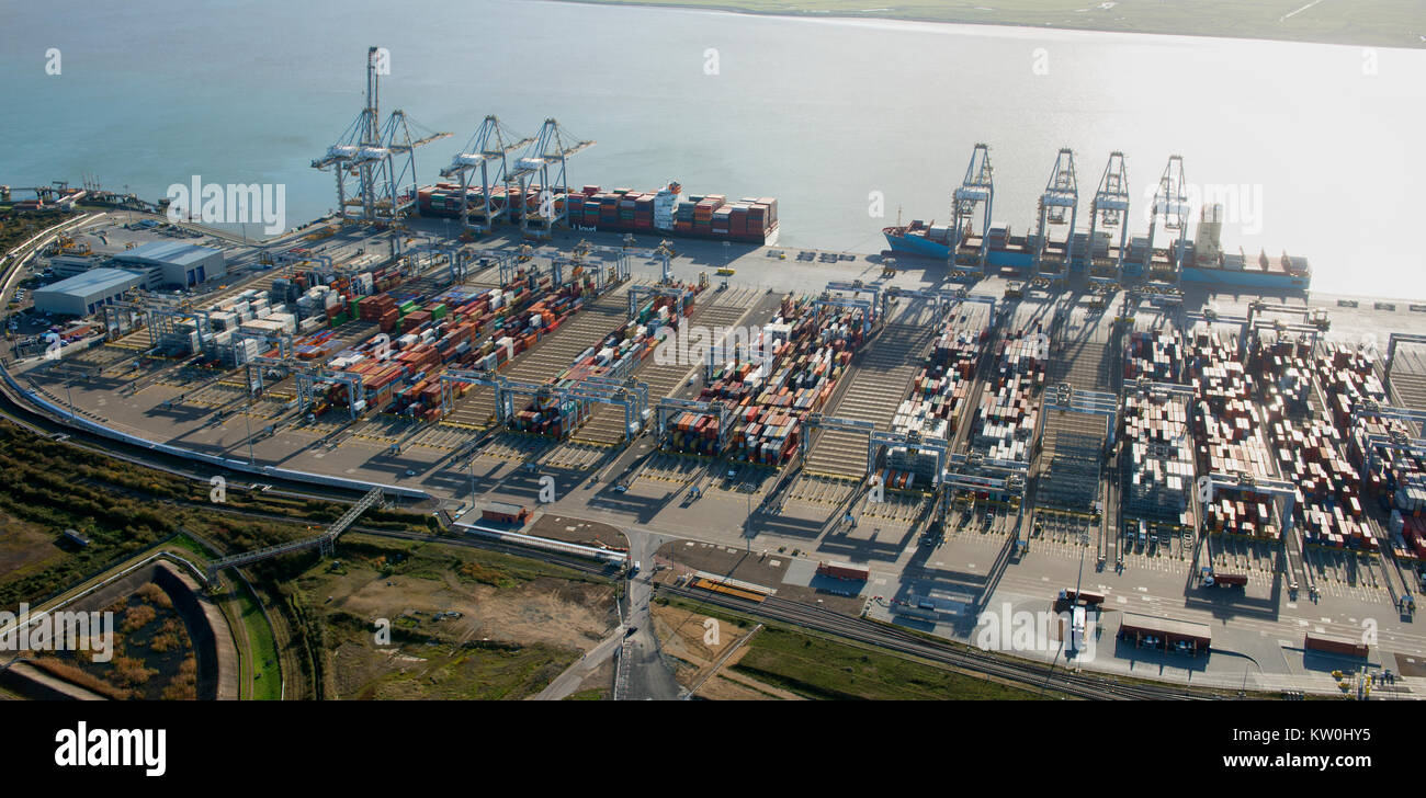 London gateway port hi-res stock photography and images - Alamy