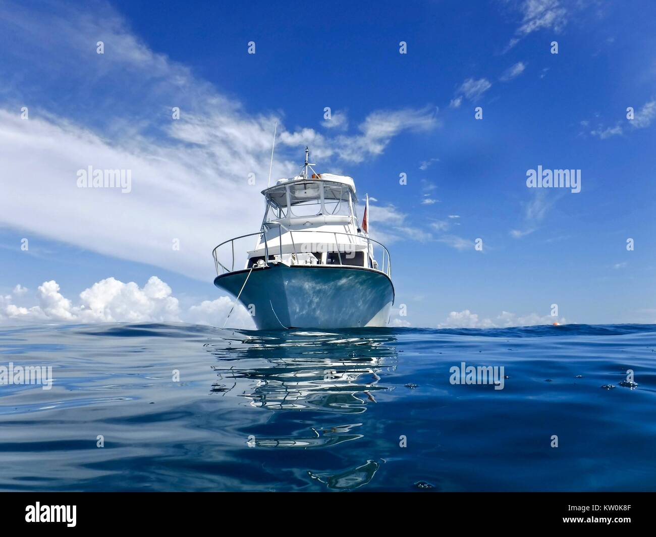 Boat sea level hi-res stock photography and images - Alamy