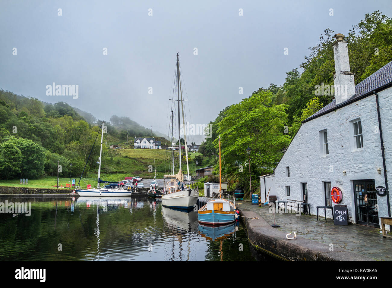 CRINAN / SCOTLAND - MAY 24 2017: Crinan coffee shop welcoming boats and ...