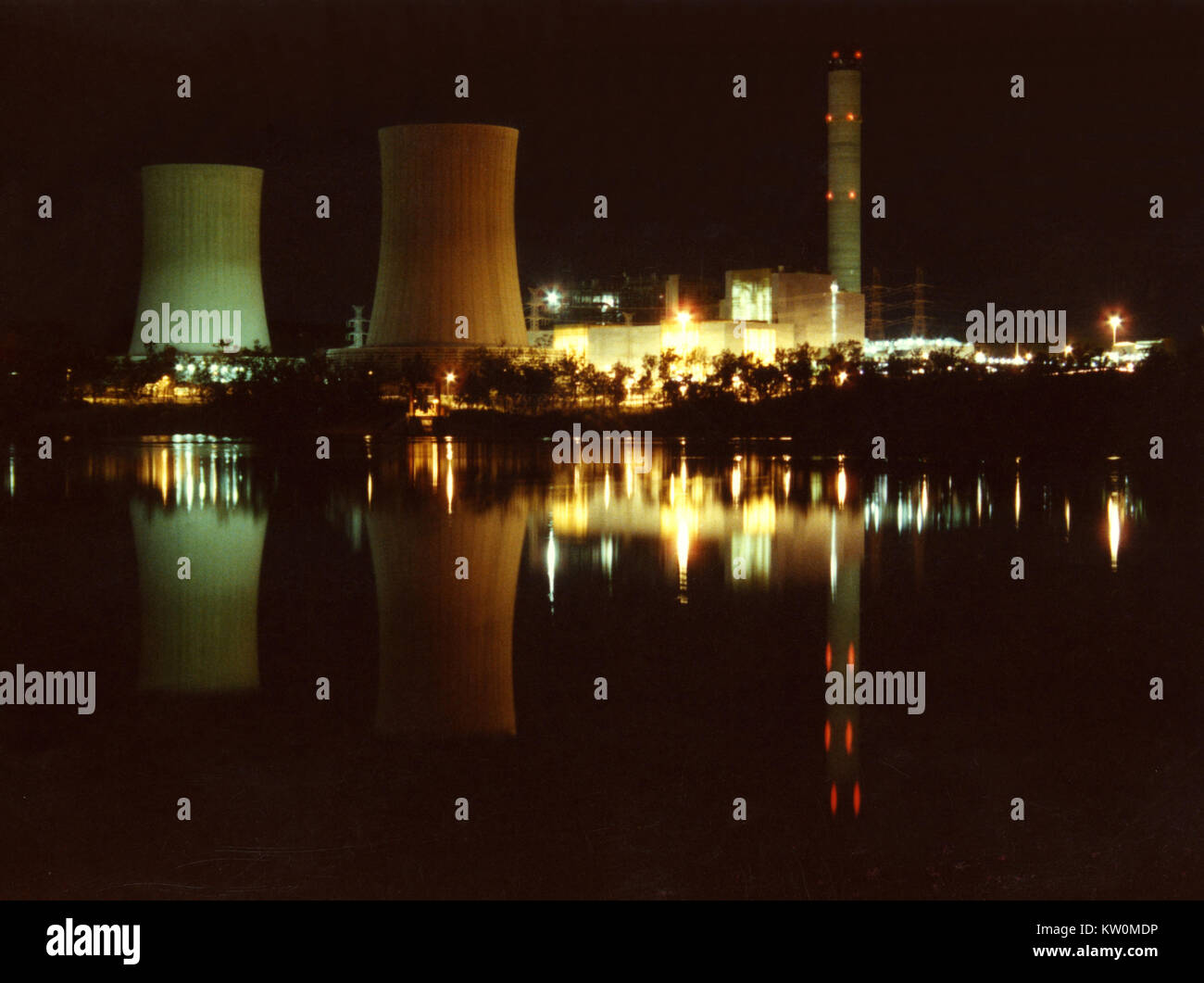 TARONG, QUEENSLAND, AUSTRALIA 1983: Time exposure of cooling towers at ...