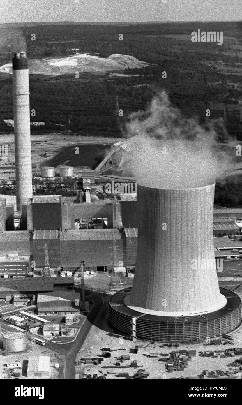 TARONG, QUEENSLAND, AUSTRALIA 1983: Aerial view of operational cooling ...