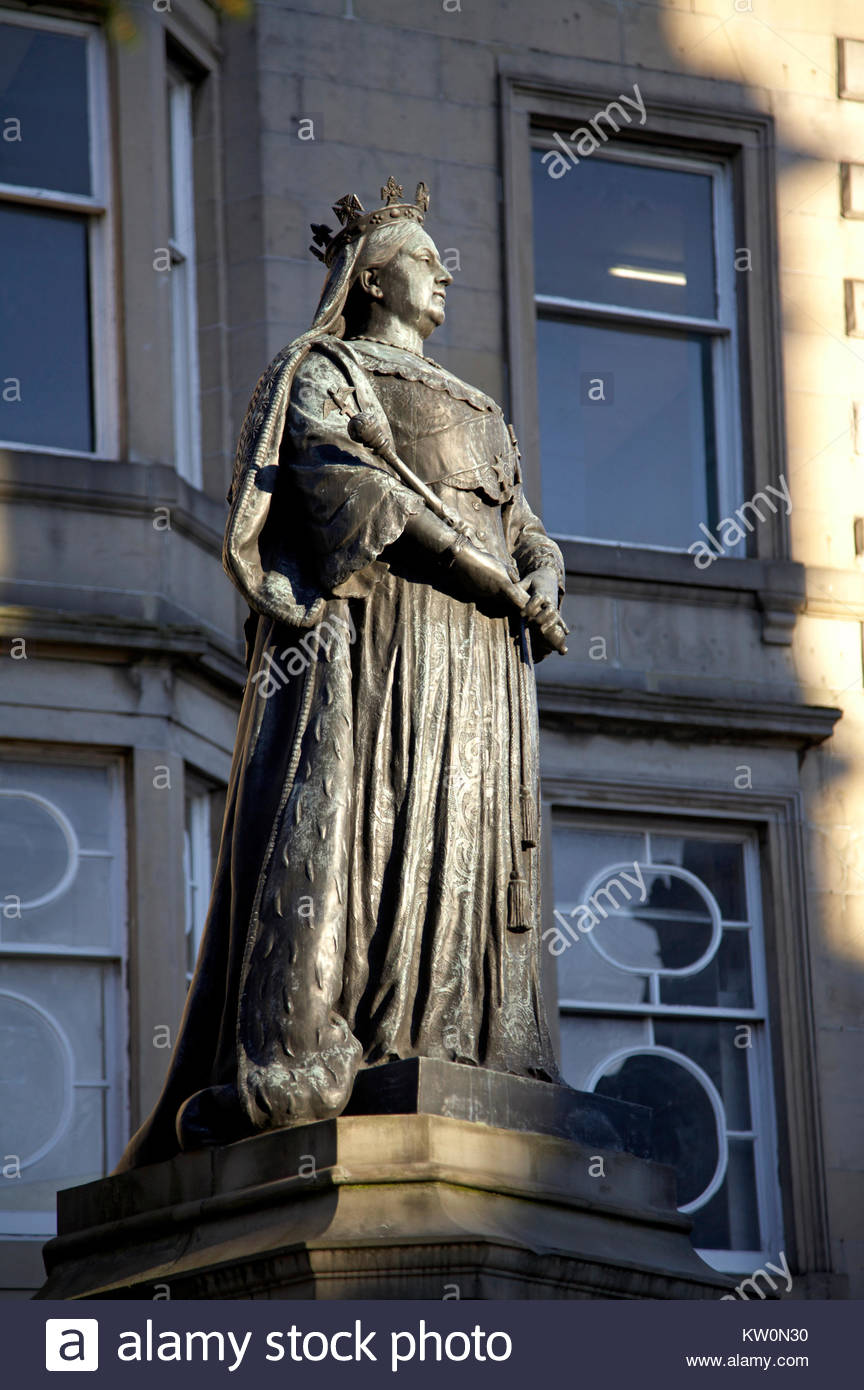Statues Of Queen Victoria In Edinburgh at Glenn Austin blog