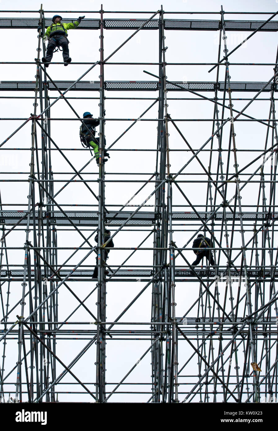 Scaffolder work hi-res stock photography and images - Alamy