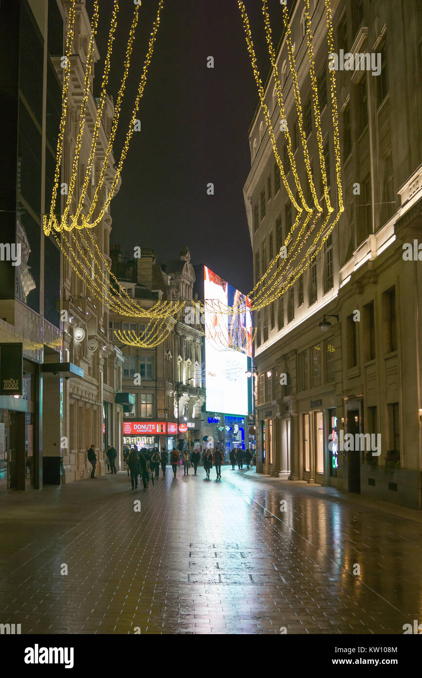 London street at night Stock Photo - Alamy