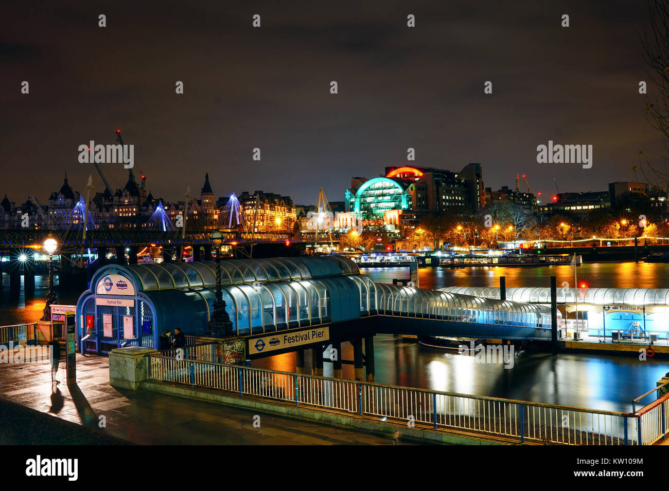 London nightscape thames hi-res stock photography and images - Alamy