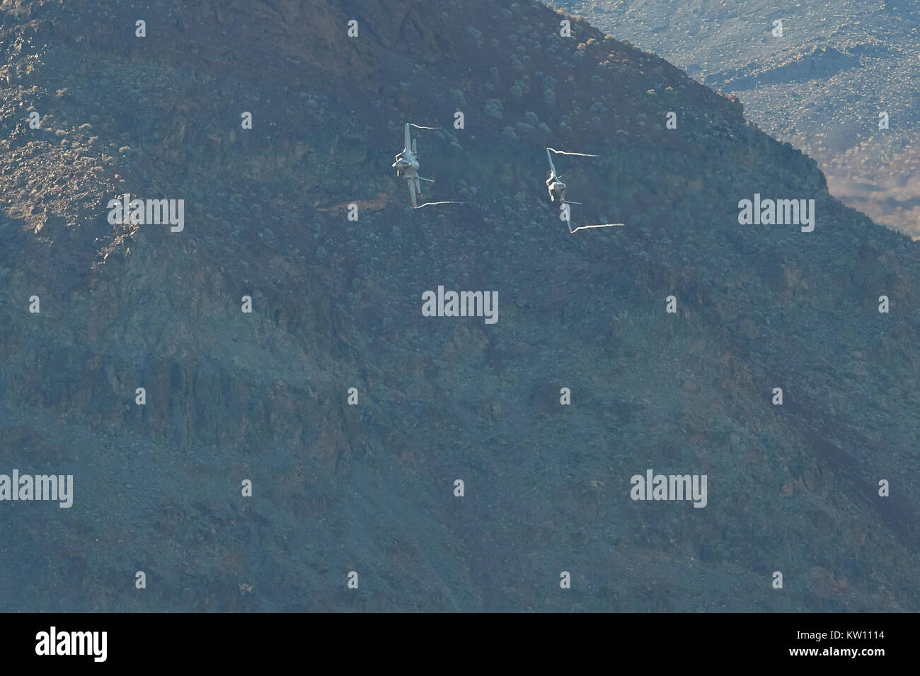 Jet aircraft vapour trail hi-res stock photography and images - Alamy