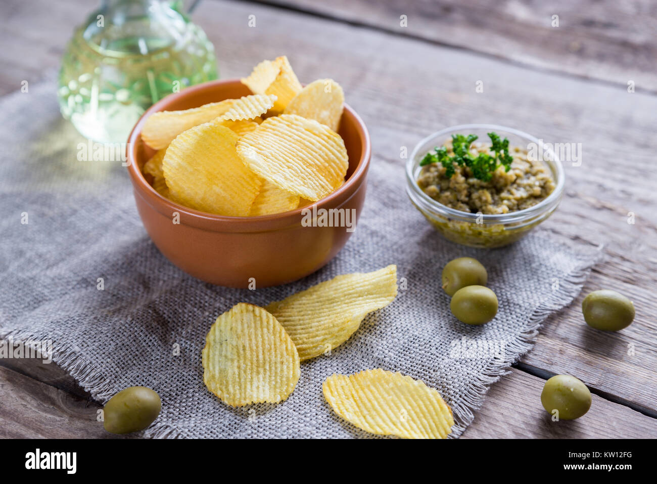 Potato chips in the glass bowl Stock Photo - Alamy