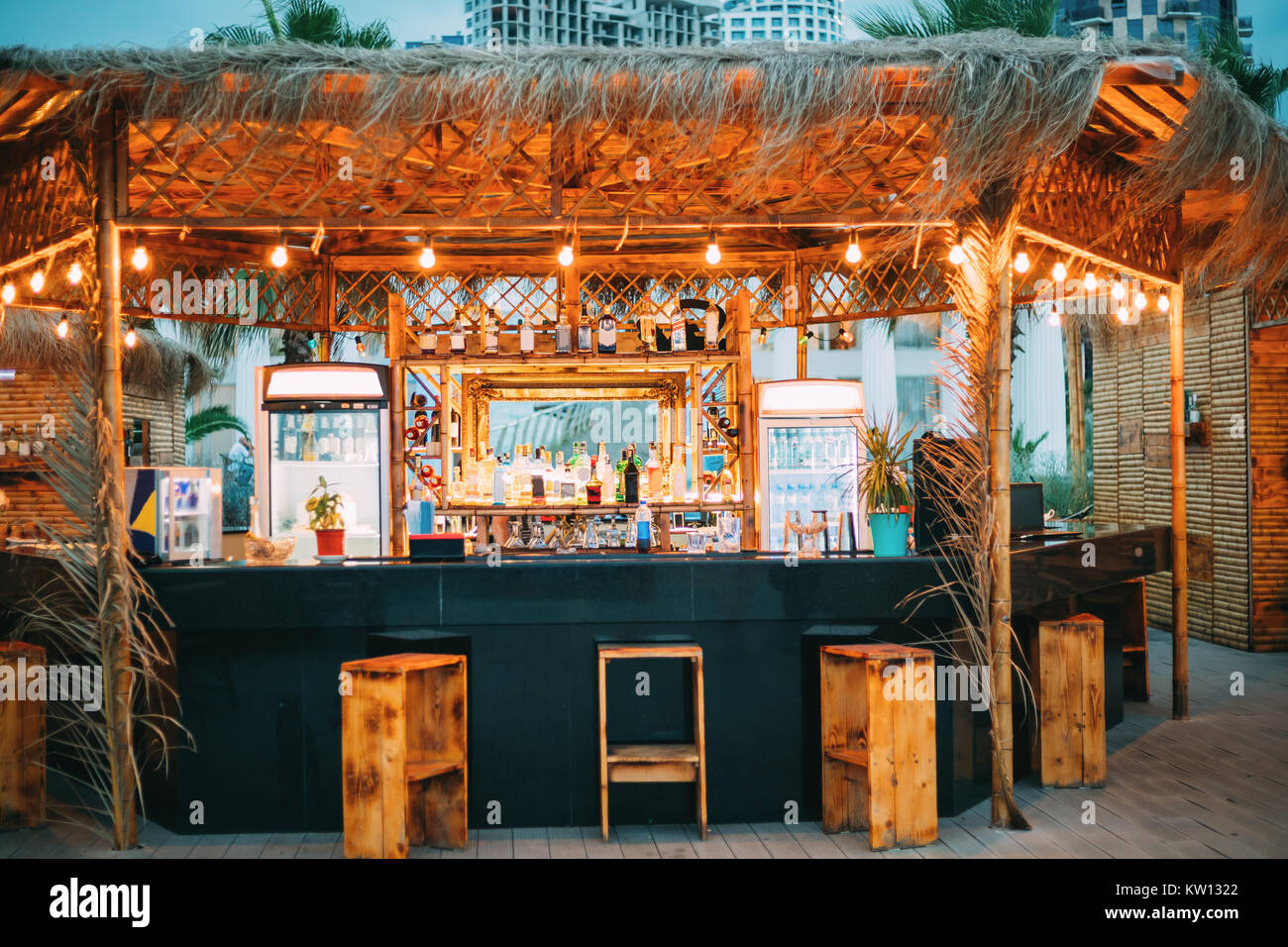 Coast cafe bar hi-res stock photography and images - Alamy