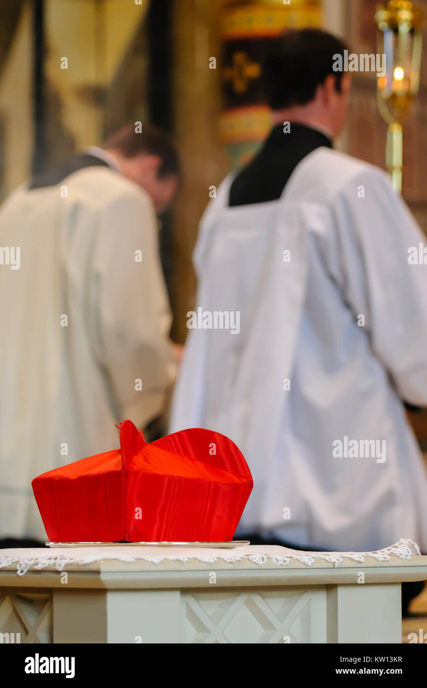 Roman catholic cardinals hi-res stock photography and images - Alamy