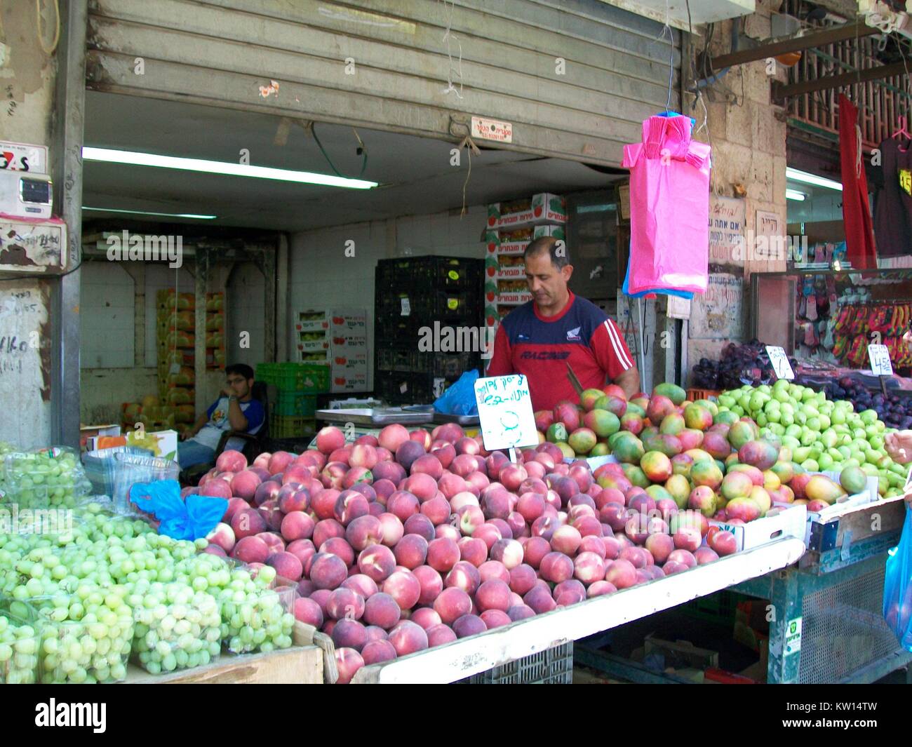 Apple of jerusalem hi-res stock photography and images - Alamy