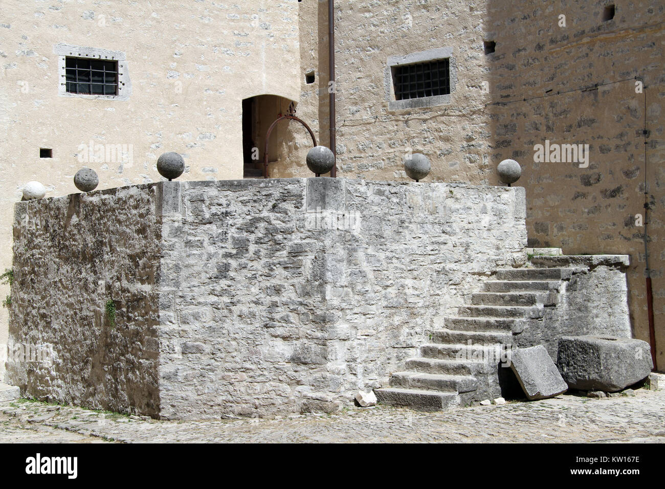 Medieval stone ball castle hi-res stock photography and images - Alamy