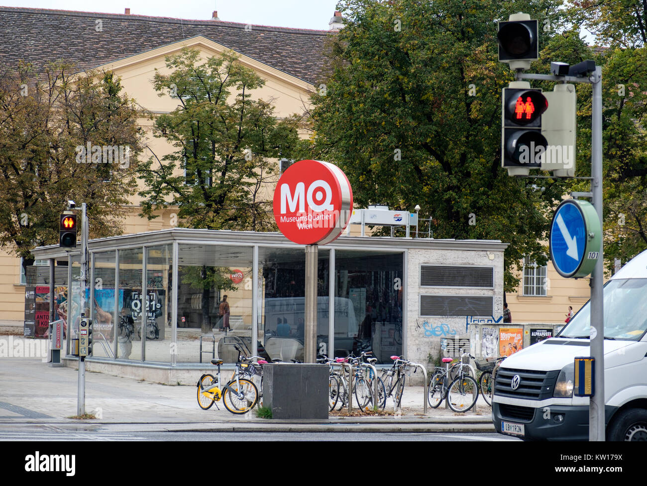Museum quarter sign hi-res stock photography and images - Alamy