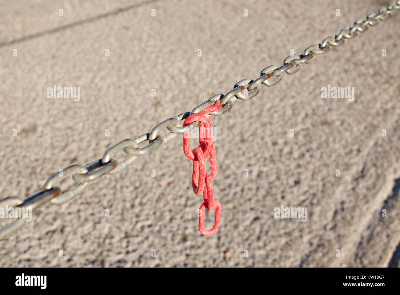 Chain shapes hi-res stock photography and images - Alamy