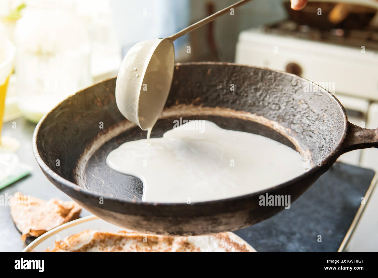 Hot pan hi-res stock photography and images - Alamy