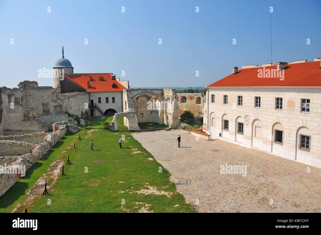 Janowiec Castle built in between 1508–1526. Janowiec, Lublin ...
