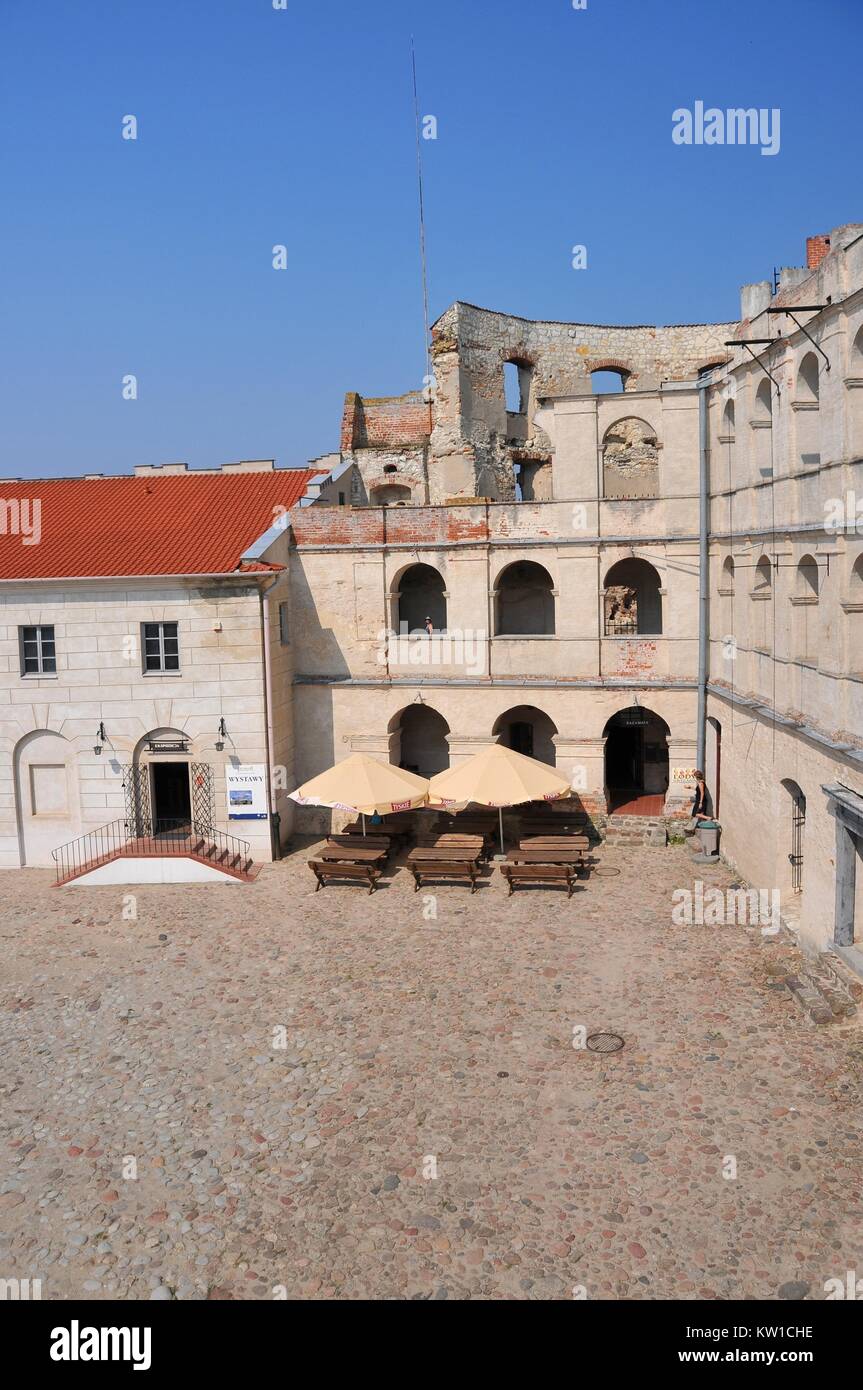 Janowiec Castle built in between 1508–1526. Janowiec, Lublin ...