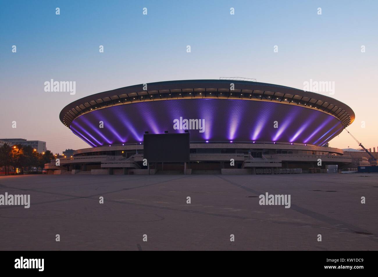 Building complex highlighted hi-res stock photography and images - Alamy