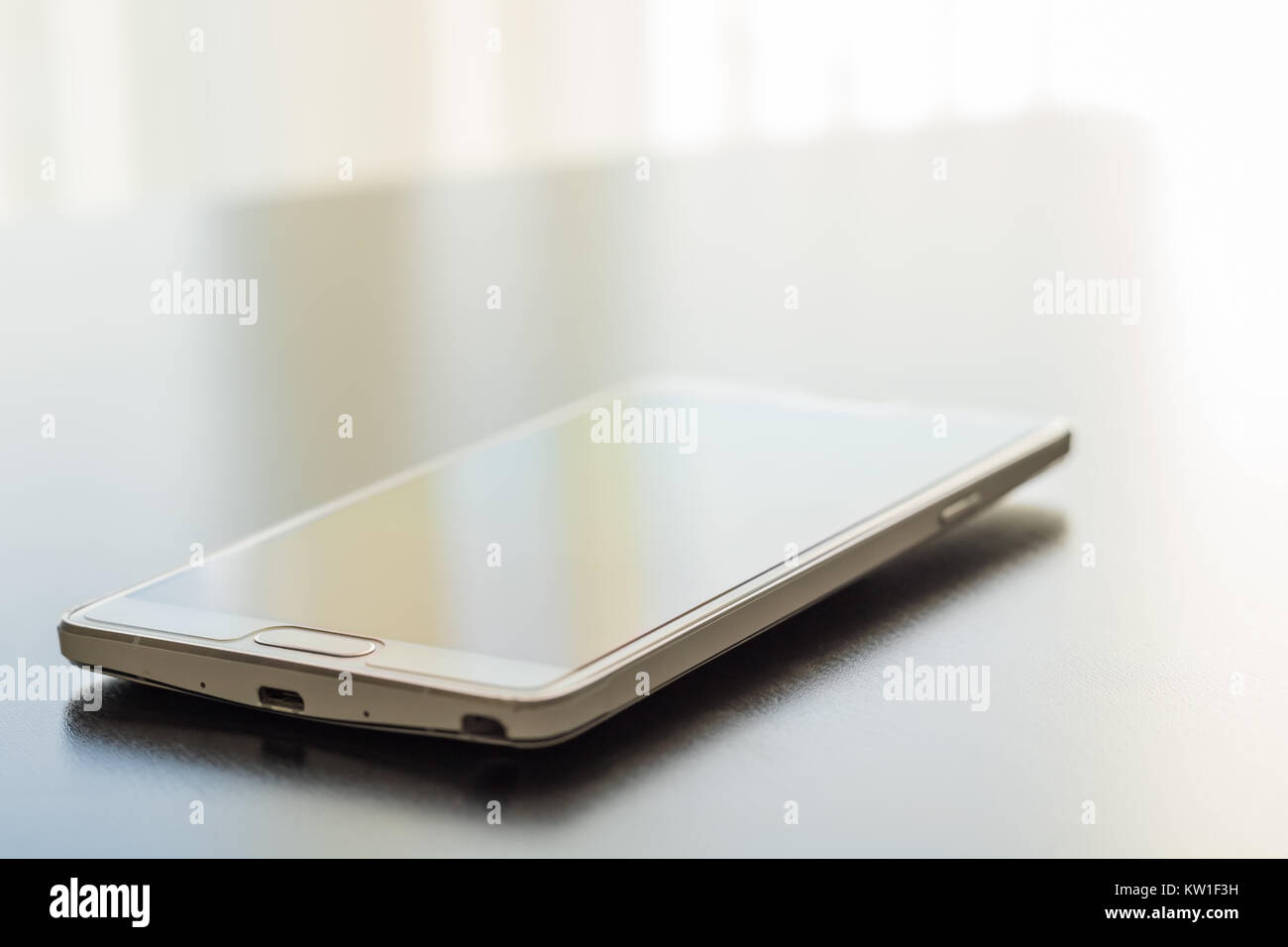 Shiny table hi-res stock photography and images - Alamy