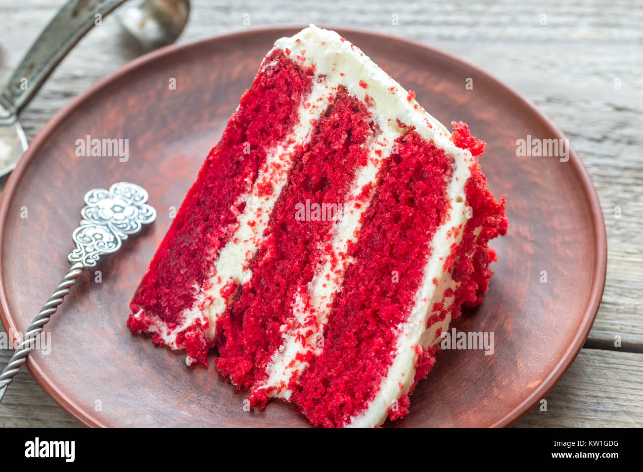 Red velvet cake on the plate Stock Photo - Alamy