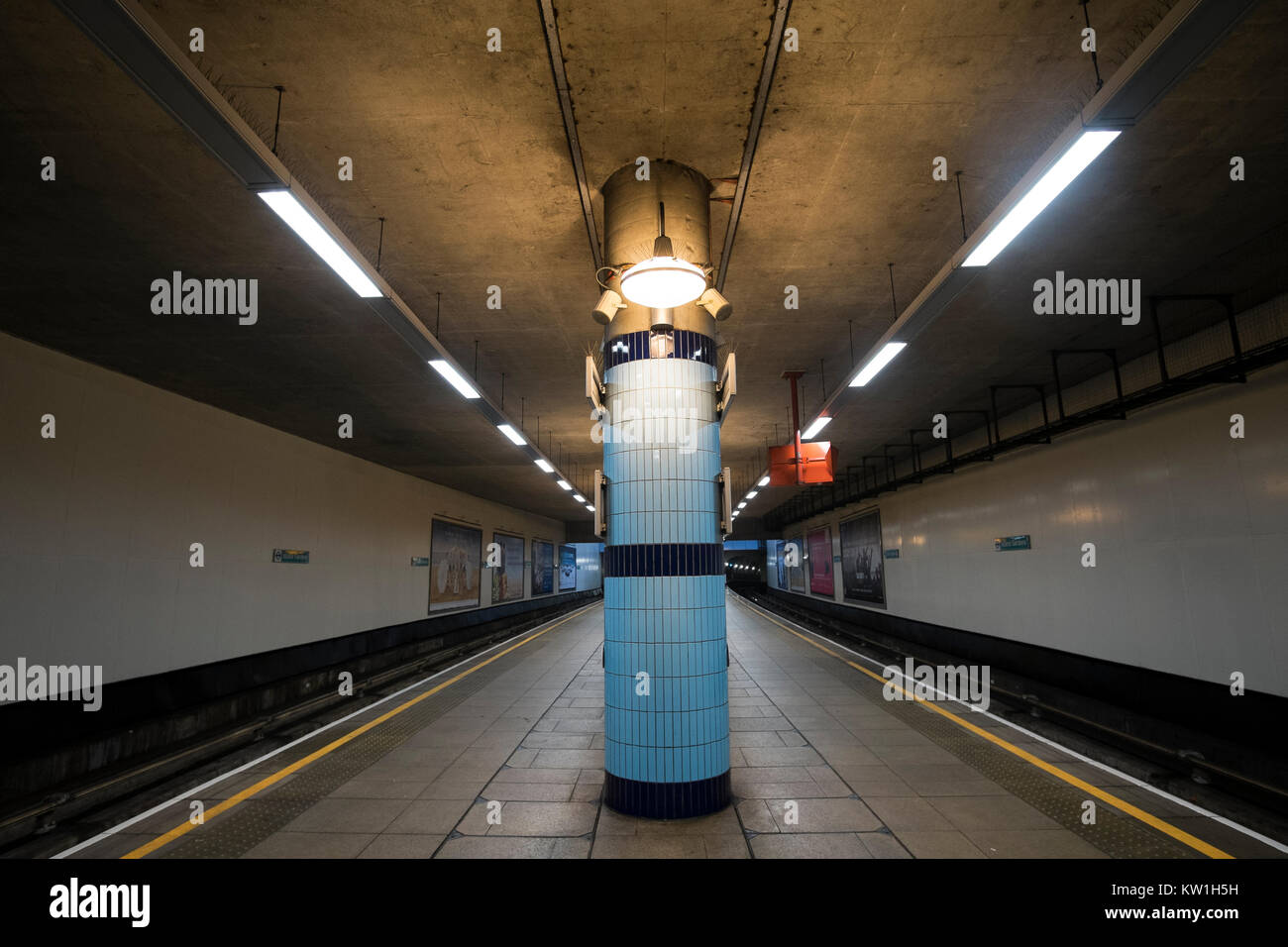 The docklands light railway hi-res stock photography and images - Alamy