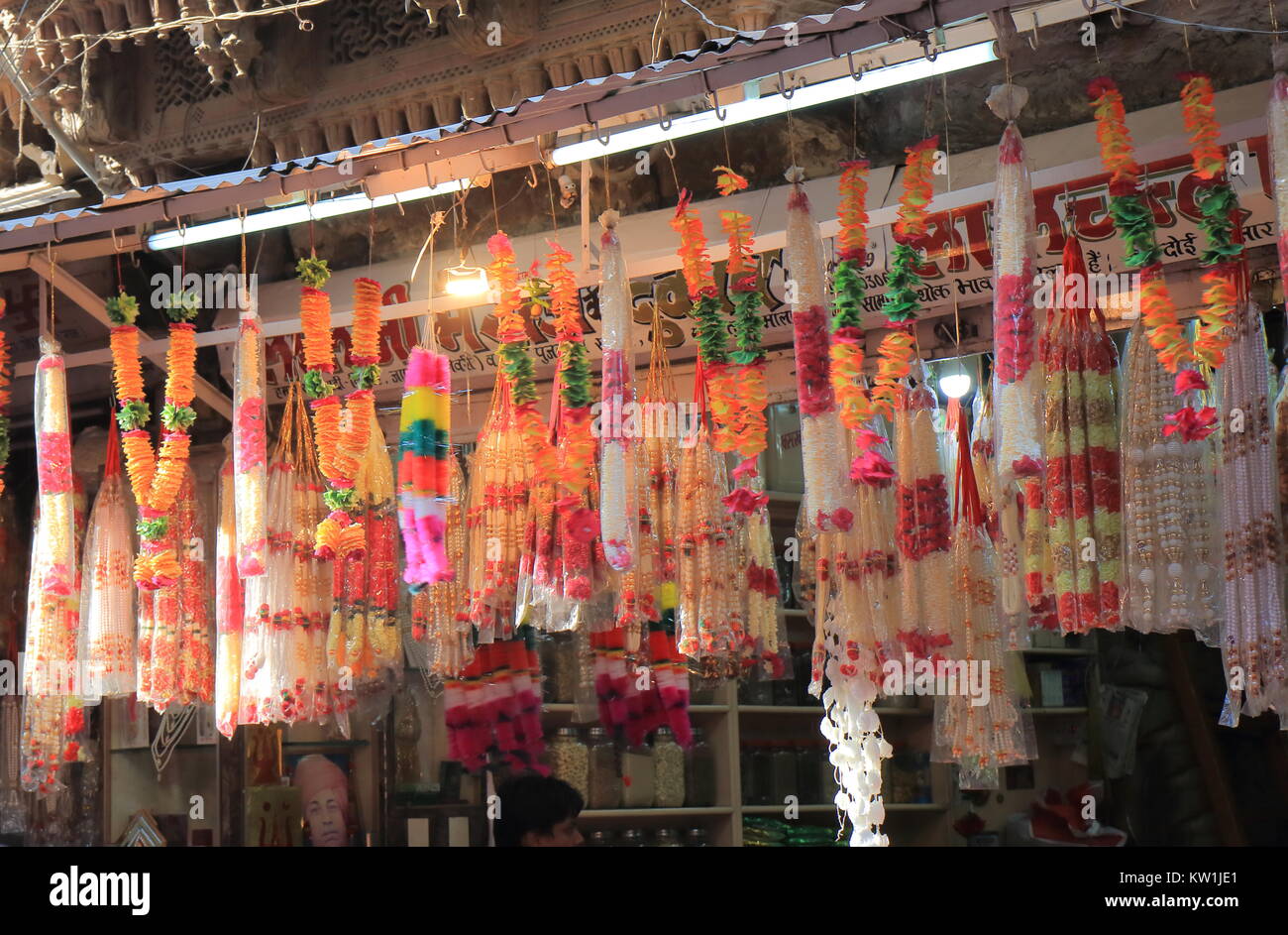 India flower offering hi-res stock photography and images - Alamy
