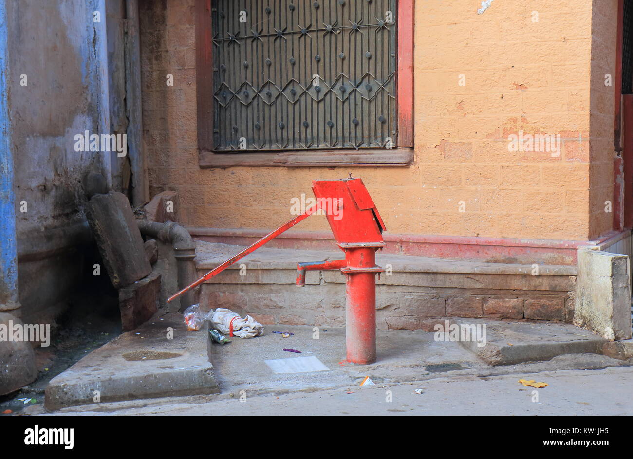 Well street hi-res stock photography and images - Alamy