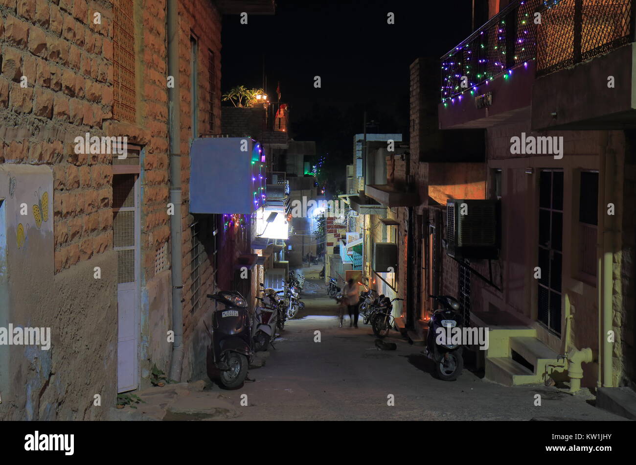Indian street at night hi-res stock photography and images - Alamy