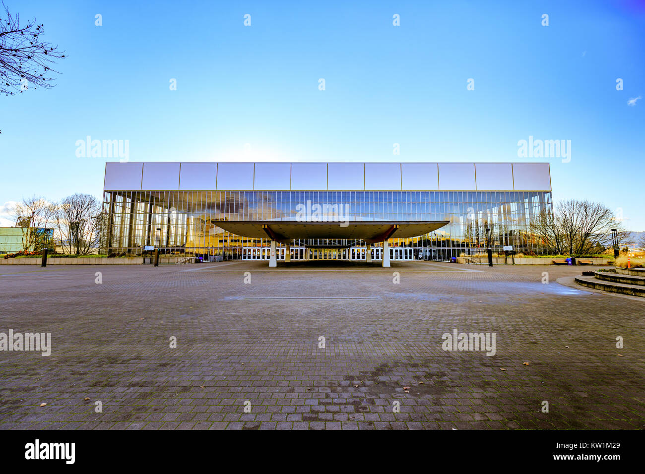 Portland memorial coliseum portland hi-res stock photography and images ...